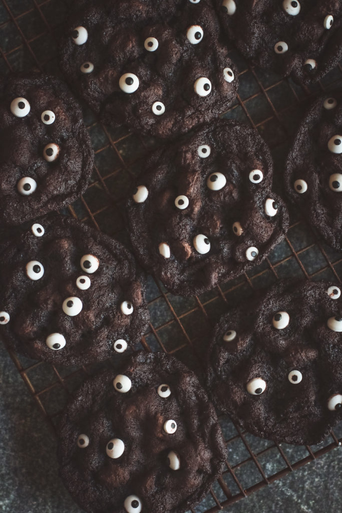 Spooky Eyeball Halloween Cookies - Lolo Home Kitchen