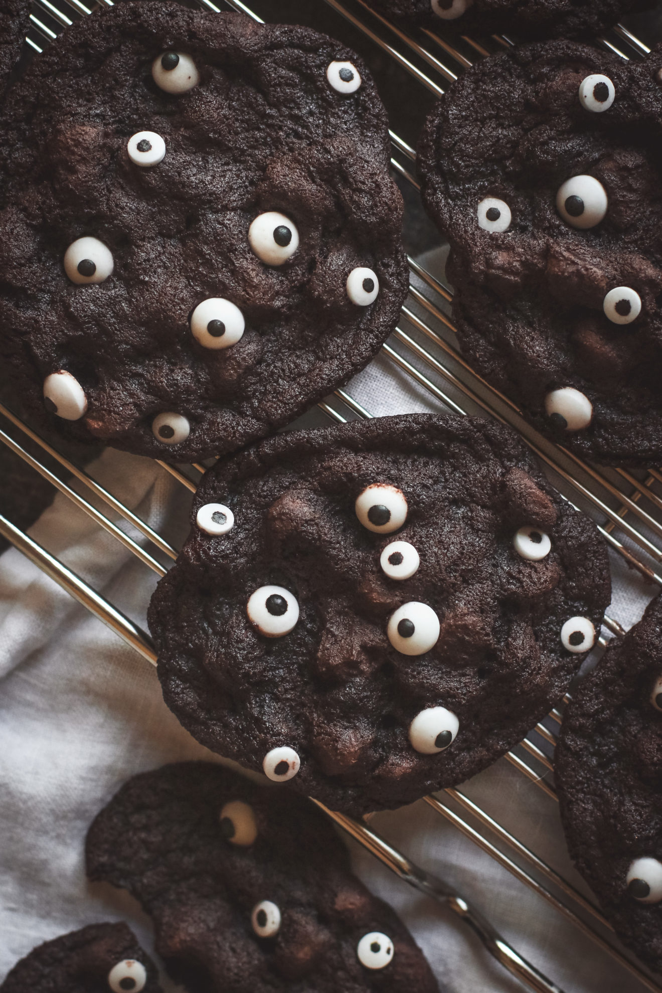 Spooky Eyeball Halloween Cookies - Lolo Home Kitchen